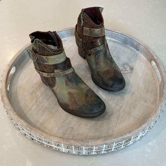 Spring Step | Shoes | Lartiste By Spring Step Shazzam Hand Painted ...